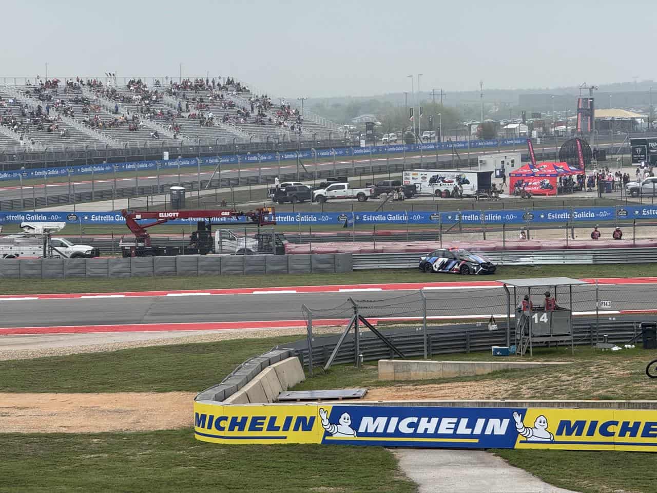 BMW M5 MotoGP Safety Car crashes in Cota in Austin - Automobile