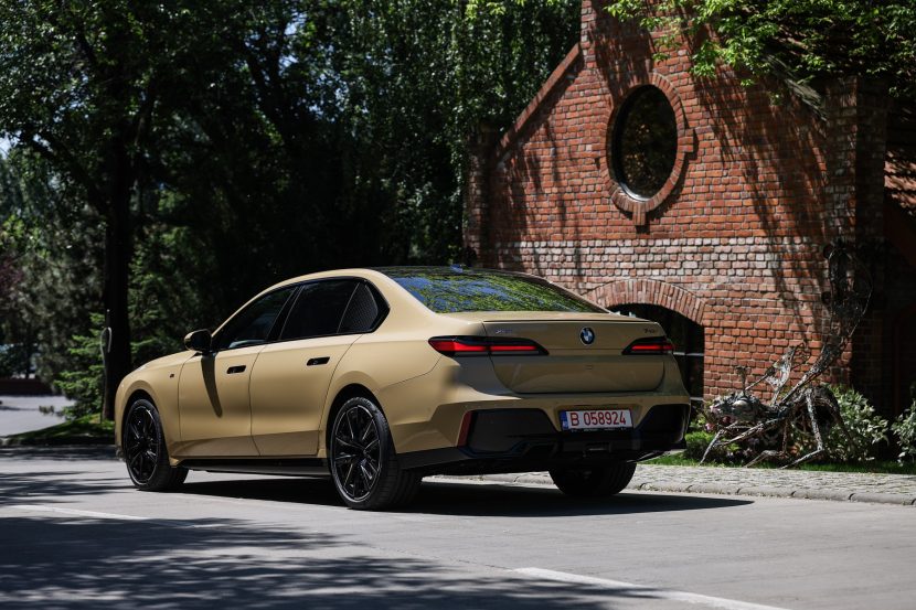 BMW 7 series stands up with the new color of the desert sand uni ...