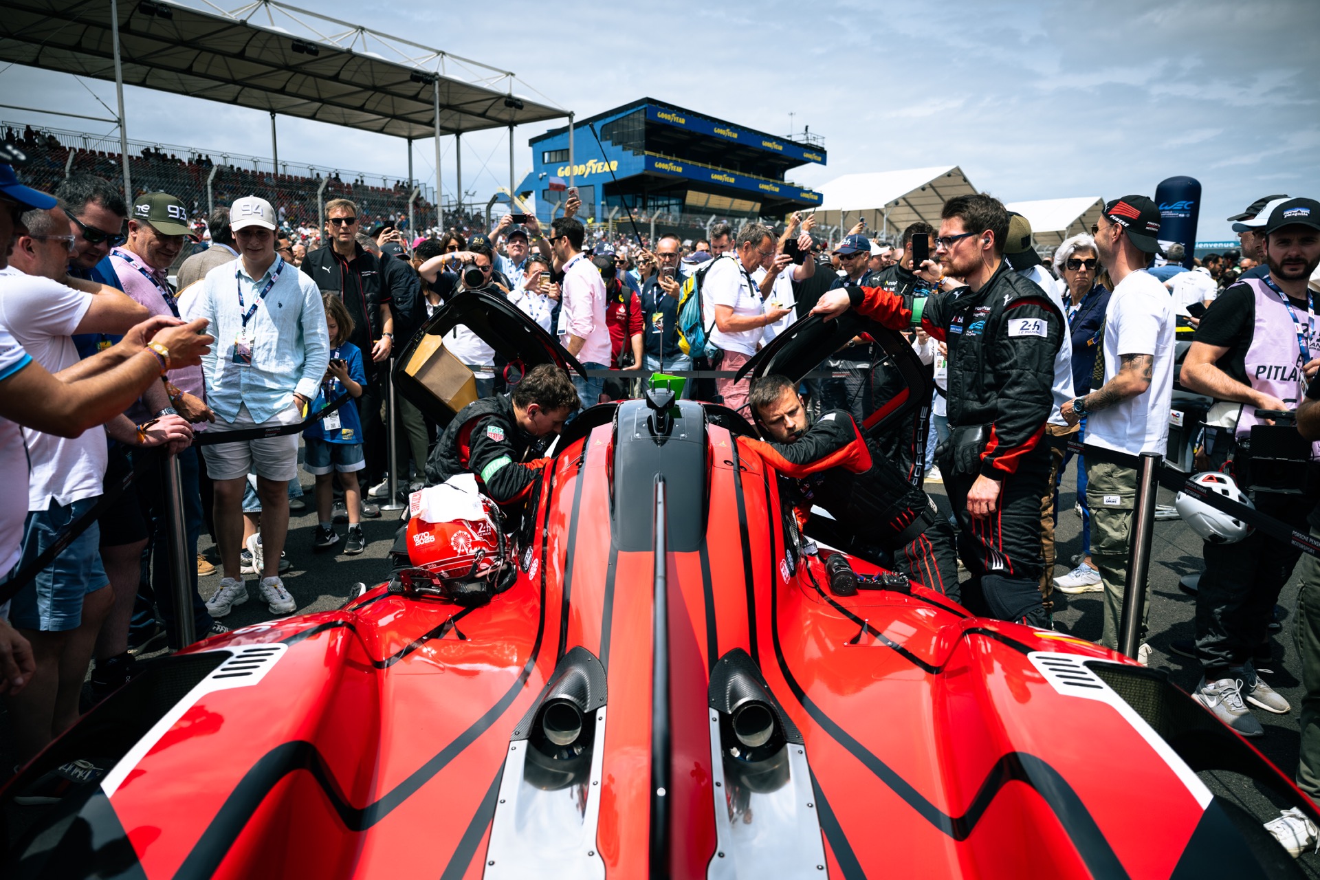 Behind the scenes of a legendary weekend - Automobile